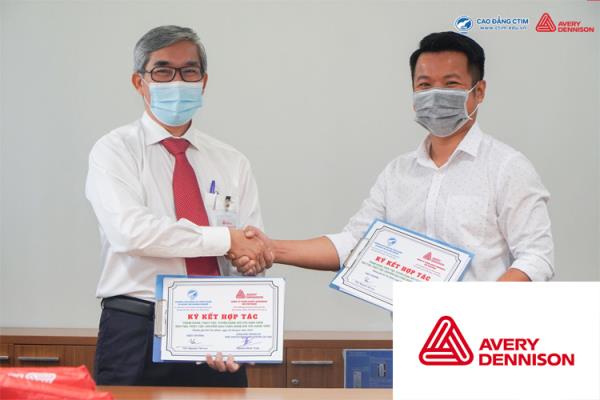 Tập đoàn Avery Dennison Viet Nam ký kết hợp tác với Cao đẳng CTIM