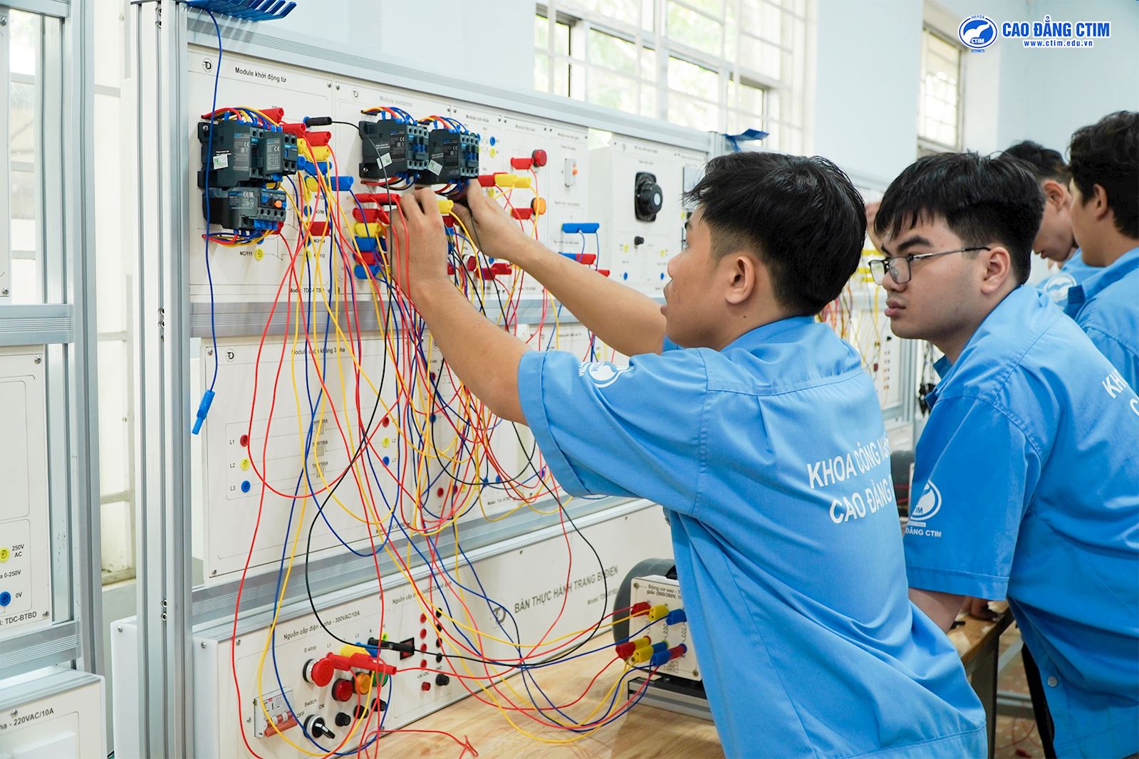 Sinh viên Cơ khí, Điện - Điện tử CTIM: Chưa tốt nghiệp, đã có việc làm ...