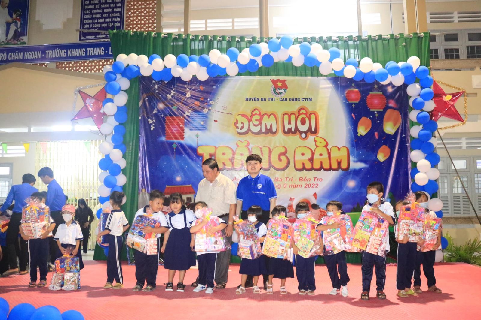 Sinh viên CTIM mang Trung Thu ấp áp, nghĩa tình đến các hoàn cảnh khó ...