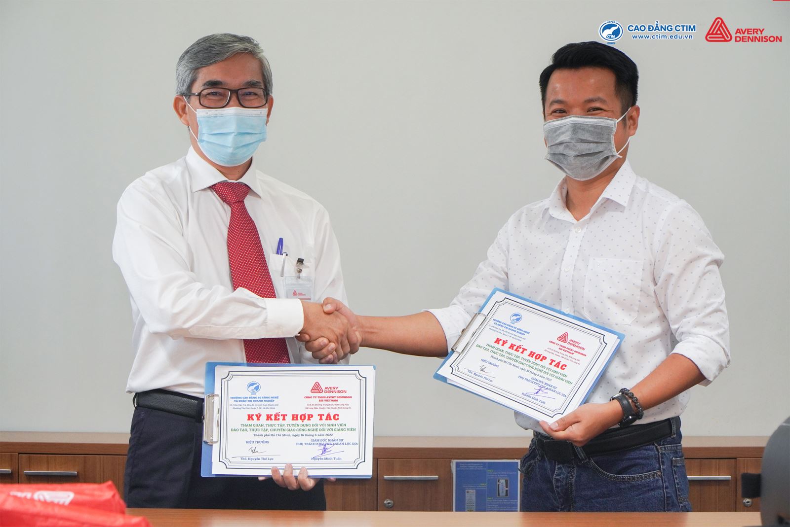 Tập đoàn Avery Dennison Viet Nam ký kết hợp tác với Cao đẳng CTIM