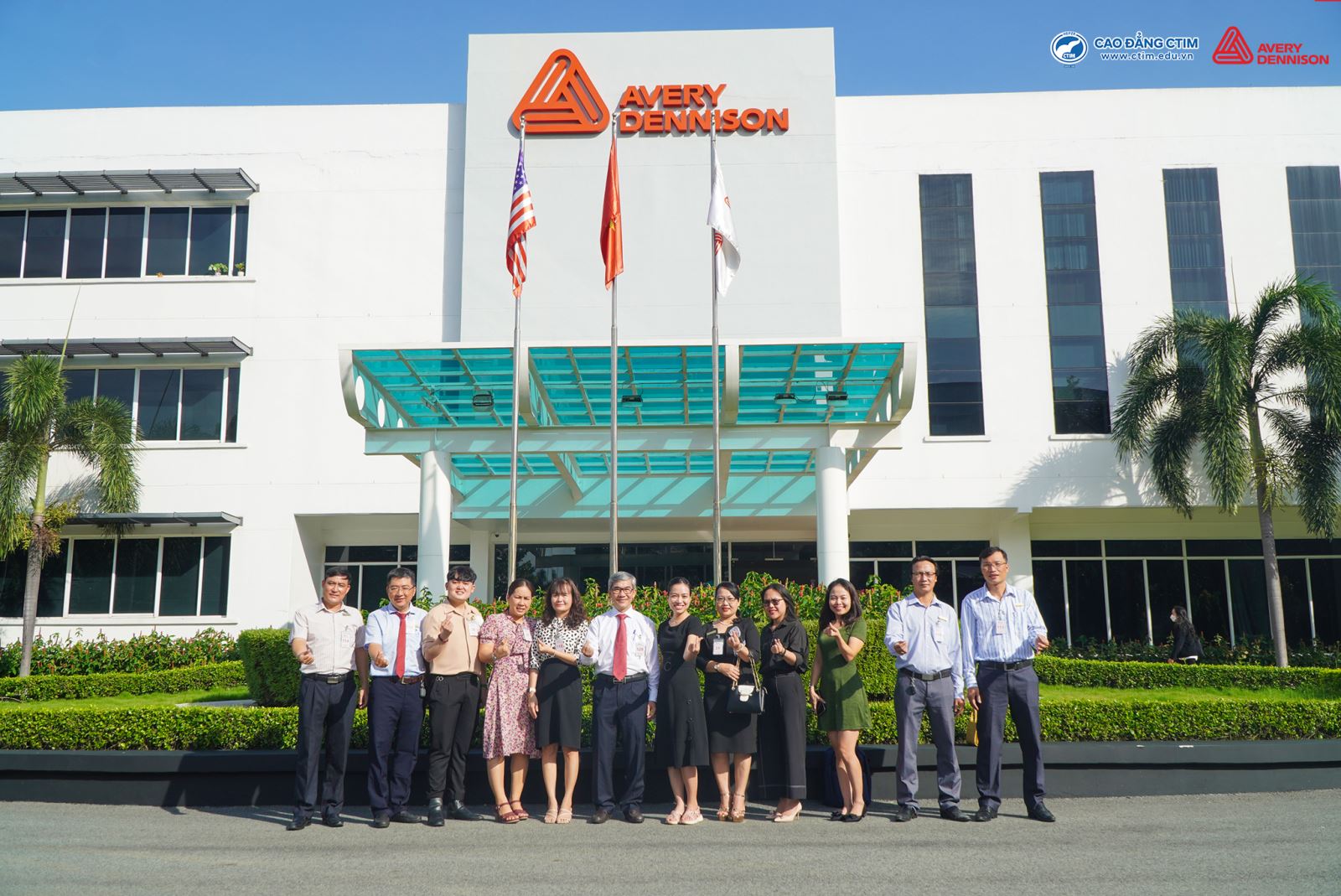 Tập đoàn Avery Dennison Viet Nam ký kết hợp tác với Cao đẳng CTIM